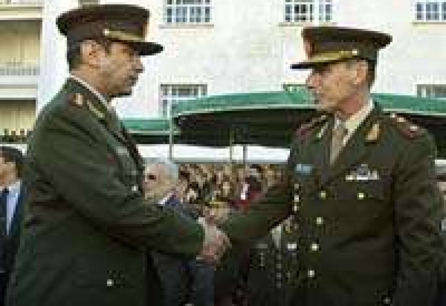 Asumió nuevo jefe del ejército designado por Kirchner - EL PAÍS Uruguay