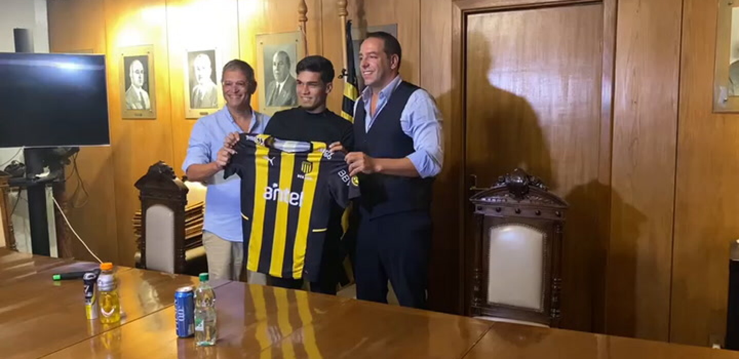 Matías Arezo presentado como nuevo jugador de Peñarol - EL PAÍS Uruguay