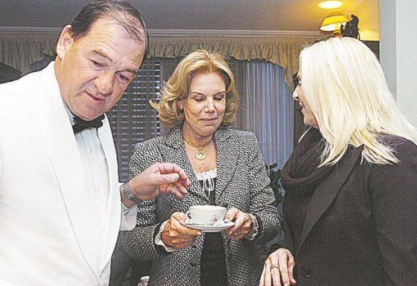 El "fenómeno" Mujica en un té con Julia Pou - EL PAÍS Uruguay